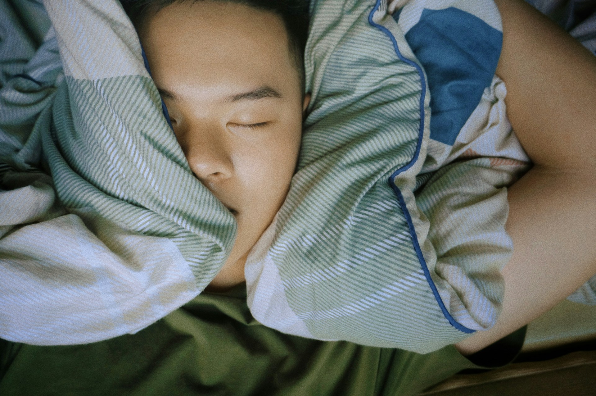 Kenapa Sih Kita Suka Ngiler Saat Tidur? | SEOultra Blog